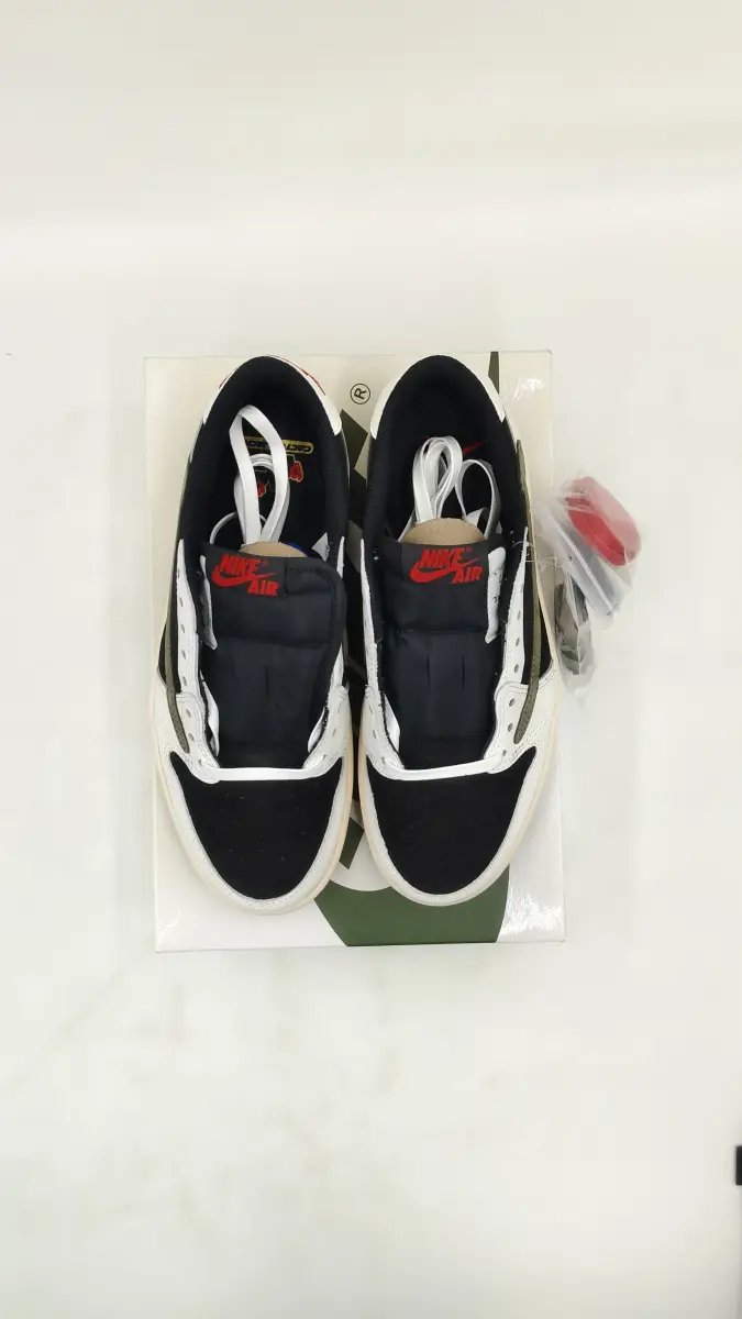 69600 Jordan 1 Retro Low OG SP Travis Scott Olive Womens Item